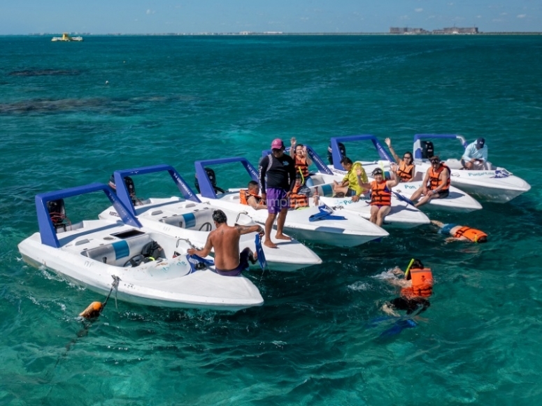 Tour en lancha rápida en Nichupté con snorkel Niño desde $883 | Yumping