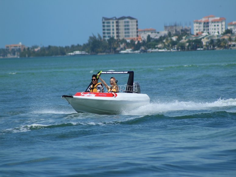 Lancha rápida compartida y snorkel en Nichupté 2h desde $1173 | Yumping