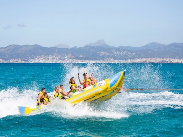 Sesión de banana boat en Bahía de Benidorm, 10 min desde $767 | Yumping
