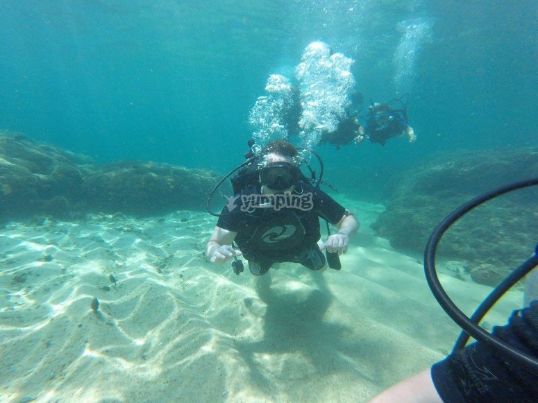 2 Inmersiones de buceo en Bahía Huatulco 5 horas desde $1700 | Yumping