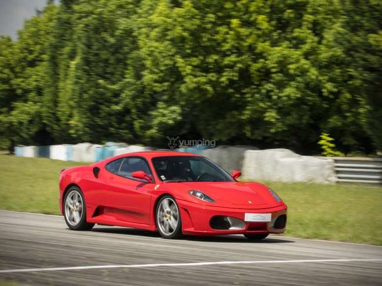 Manejar Ferrari en Circuito Vasco Sameiro 1vuelta desde $120 | Yumping
