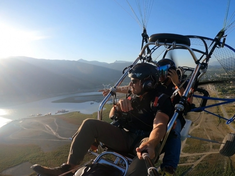 Paramotor flight over Santiago with video 20 min from 184$ | Yumping