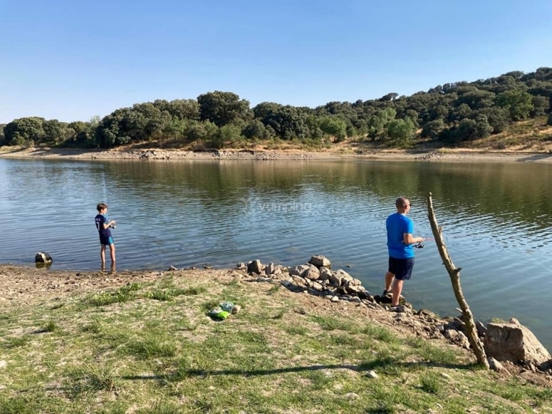 Pesca en el embalse de Valmayor y pícnic, 3h30min desde $120 | Yumping